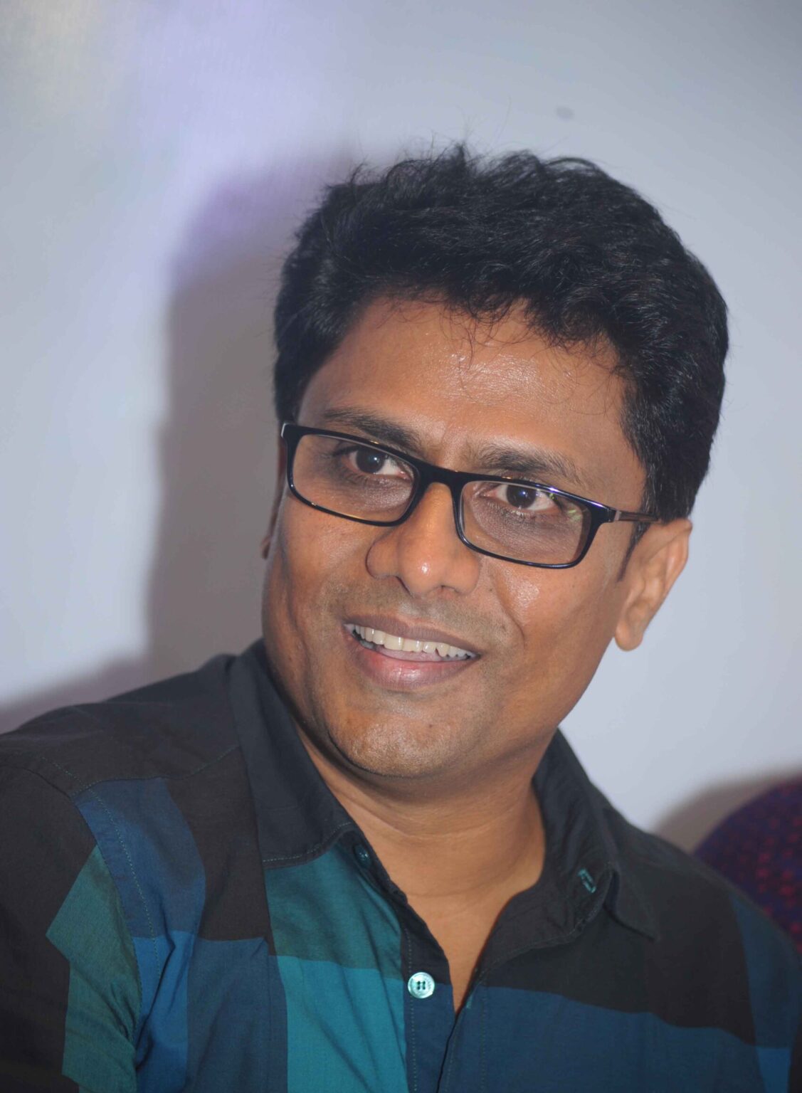 I AM LOYAL TO MY SCRIPT AND MY WIFE: PRAKASH VEER - Flick Feeds